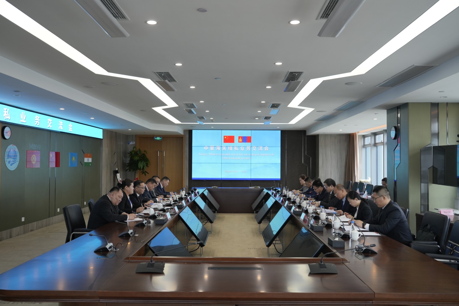 МОНГОЛ ХЯТАДЫН ГААЛИЙН ЗӨРЧИЛТЭЙ ТЭМЦЭХ ХАМТЫН АЖИЛЛАГААНЫ ЗӨВЛӨЛДӨХ УУЛЗАЛТ БНХАУ ЫН СИАМЭН